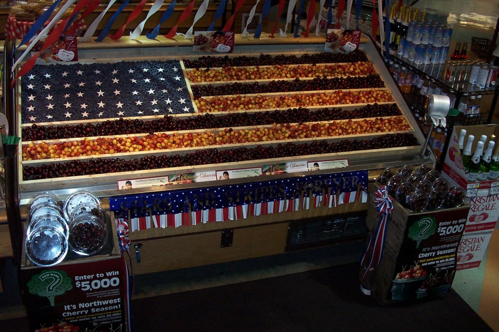 How to Merchandise for 4th of July - Four Seasons